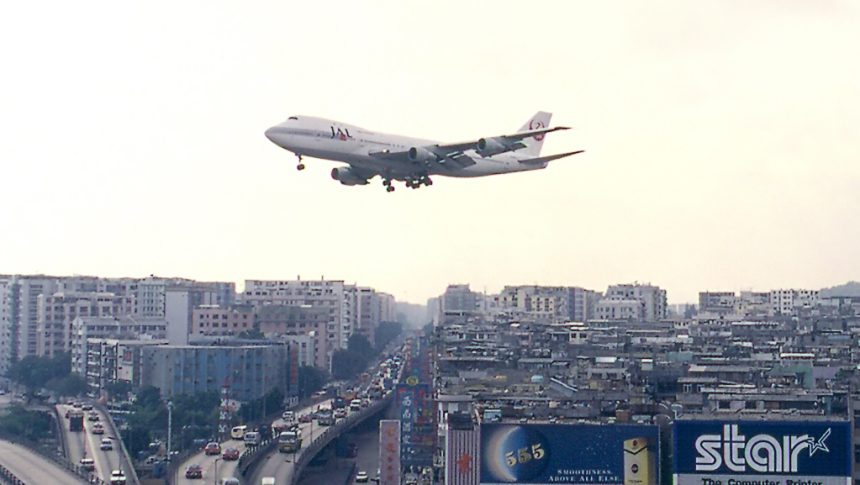 Kai Tak Thrilling Approach - The Aviationist