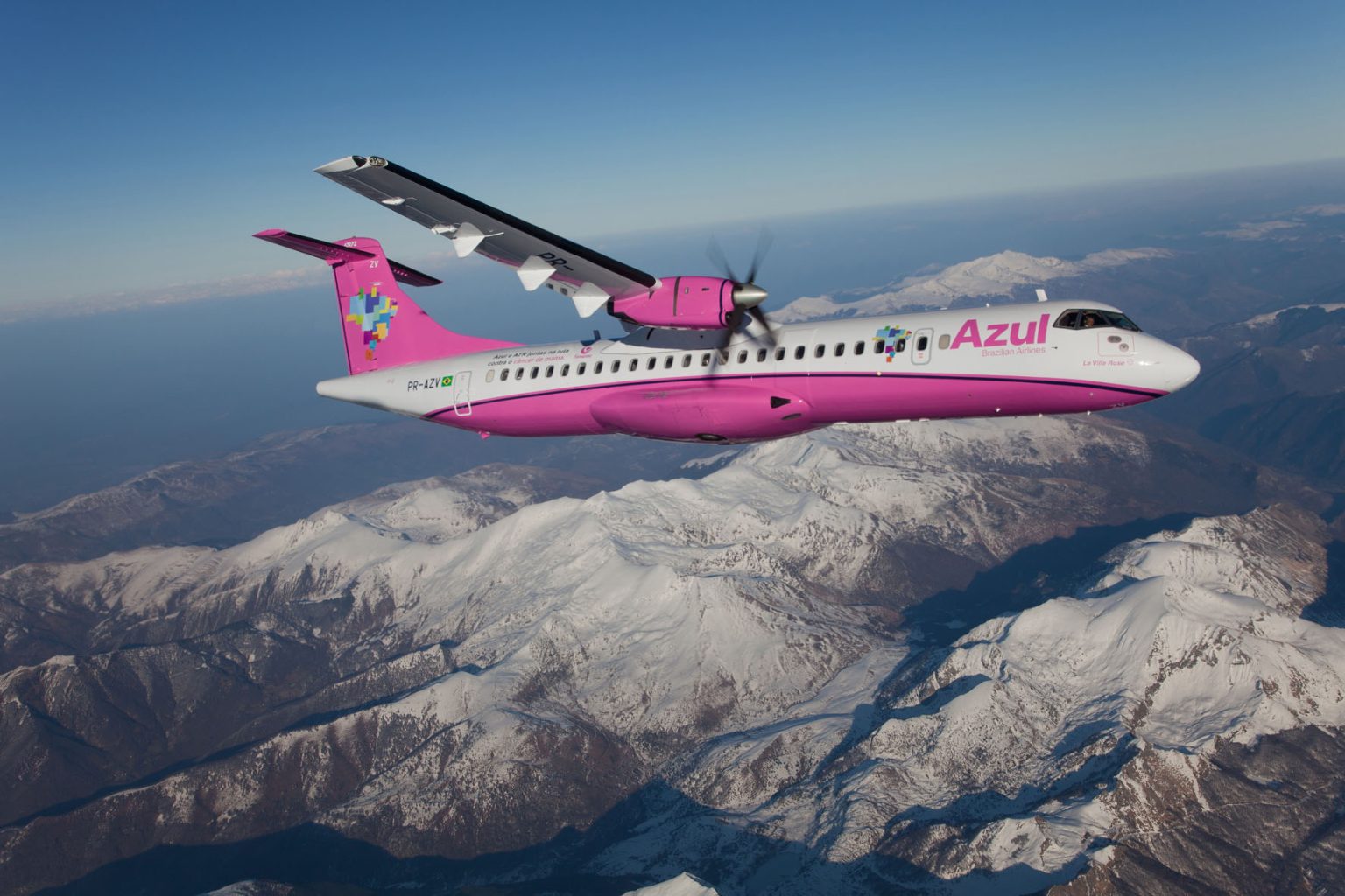 Azul pink ATR-72 promoting breast cancer awareness - The Aviationist