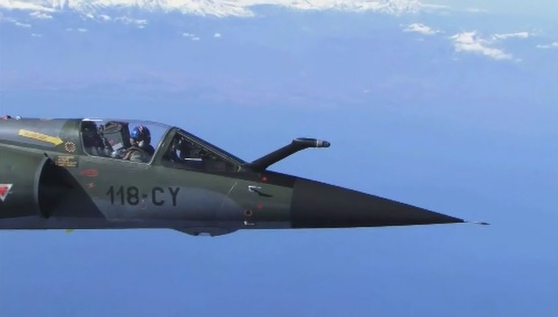 Inverted over the enemy: Mirage 2000 intercepts F-16 upside down - The ...