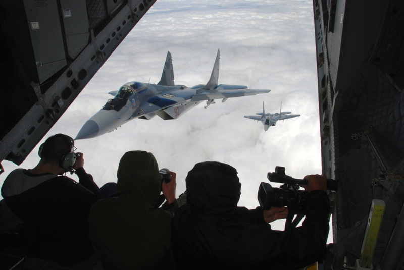 An amazing MiG-29 photoshoot: air-to-air with the Polish Fulcrums - The ...