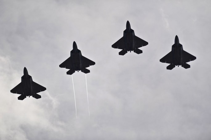 The impressive sight of the Blue Angels flyover at the NCAA Army-Navy ...