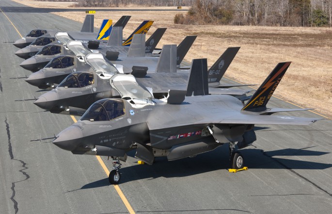 [Composite Image] F-35A AF-1 completing a 360-degree roll with external ...