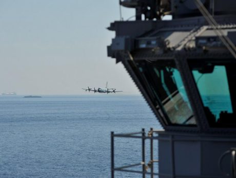 [Photo] Iranian P-3F maritime patrol plane "buzzes" U.S. carrier's ...