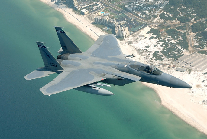 This impressive set of photographs will bring you aboard a U.S. Air ...