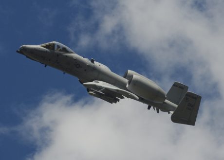 Impressive images of U.S. A-10 Warthogs firing 30mm gun on range. In ...