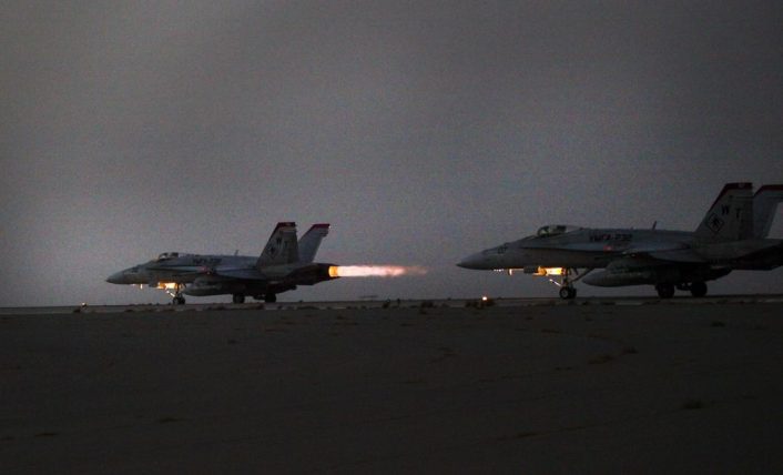 Stunning photos of U.S. Marine Corps F/A-18 Hornets launching night air ...