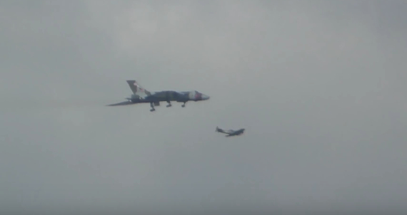 Incredible video shows a replica Spitfire perform a perfect gear-up ...