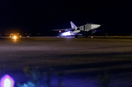 Impressive shots of Russian Su-24 and Su-34 jets launching at night ...