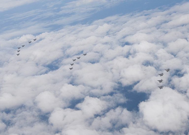 These photos show an unprecedented formation of 15 F-22 Raptors from ...