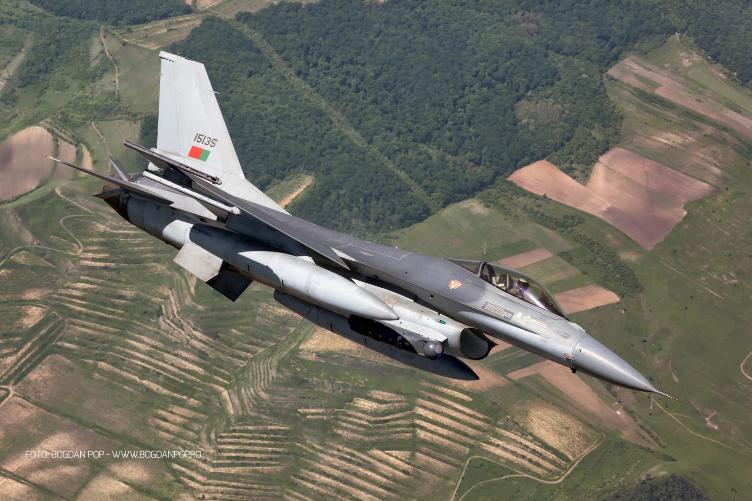 Jaw-dropping air-to-air photographs of the Romanian Air Force Mig-21 ...
