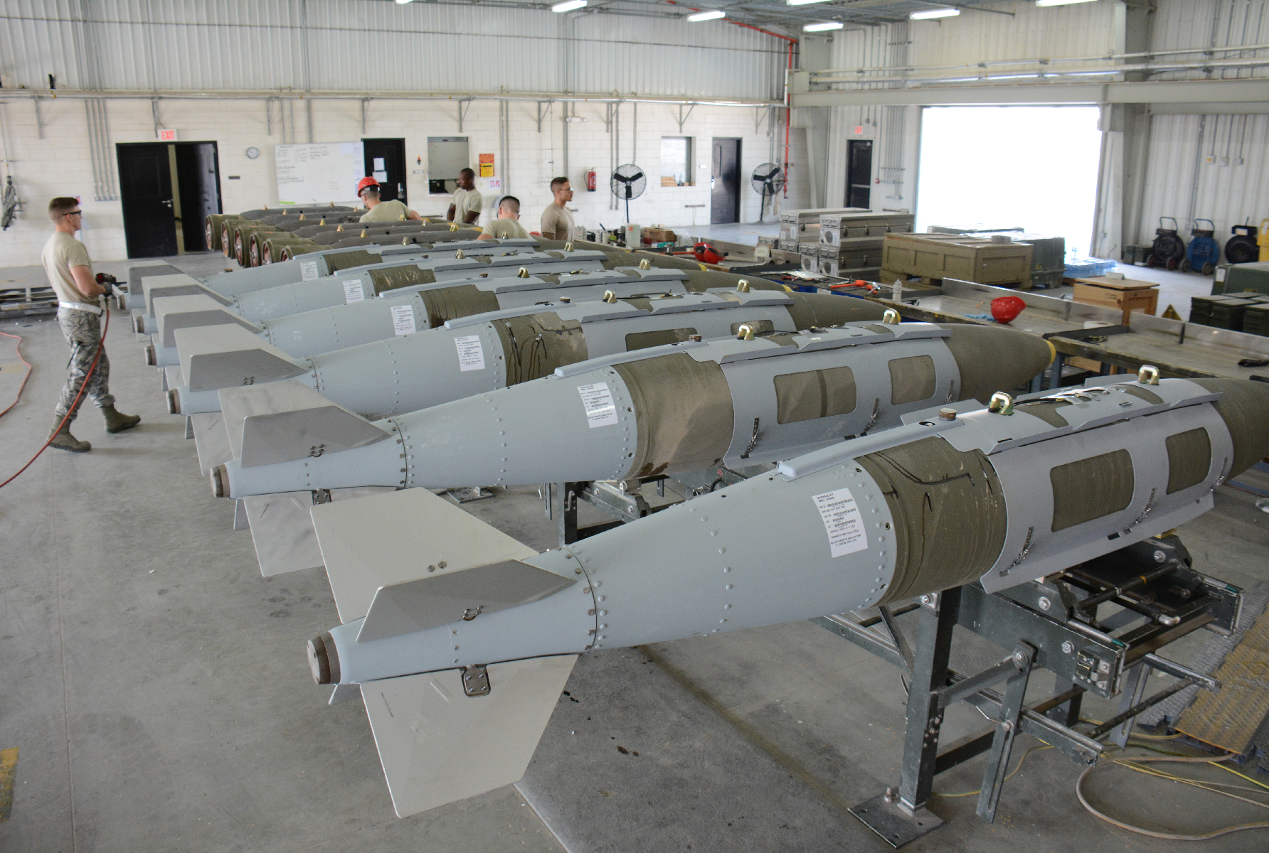 Munitions airmen build GBU-31 JDAM bombs for ISIS Air War at record ...
