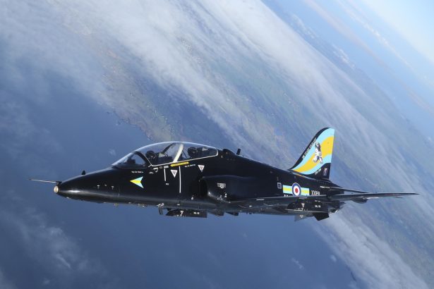 Cool photos show new special-colored Hawk that celebrates Royal Air ...