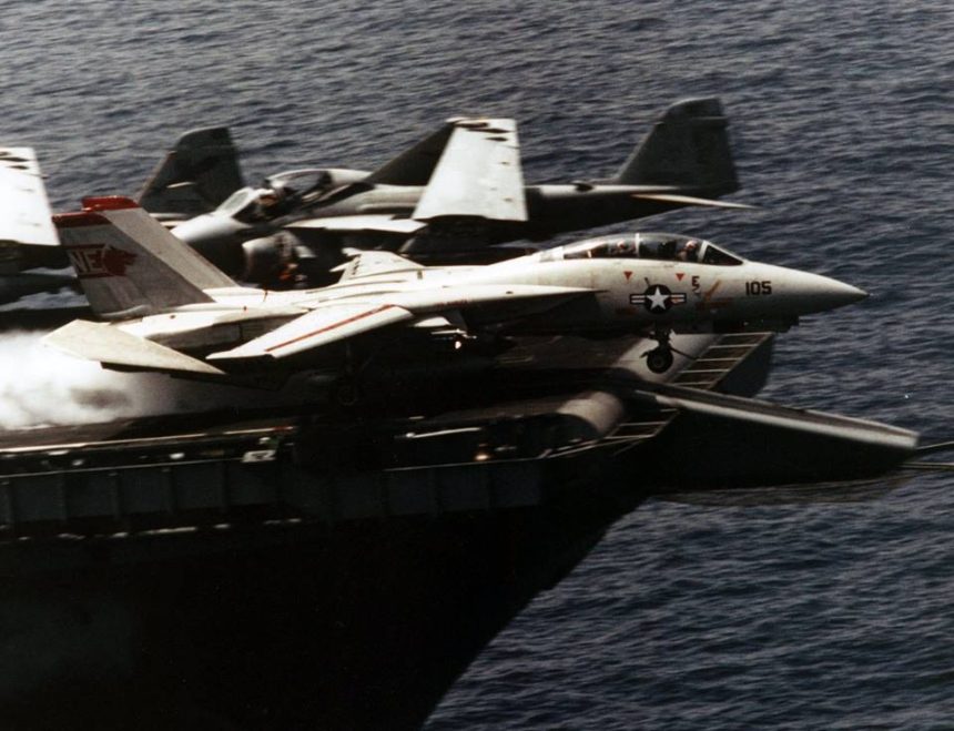 How A U.S. Navy F-14 Tomcat Shot Down An Iraqi Mi-8 Hip Helicopter ...