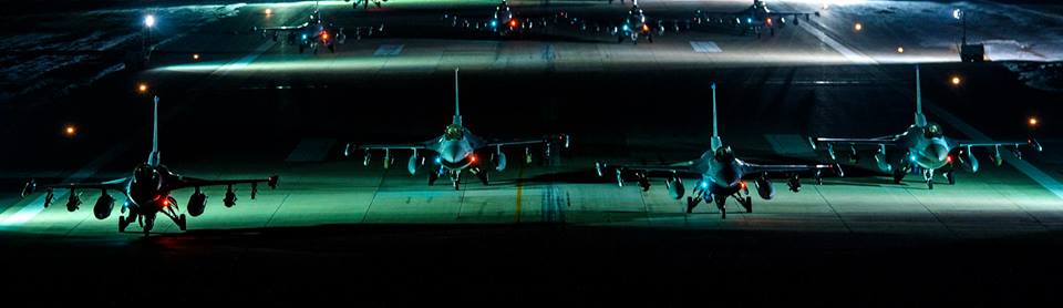 Stunning pictures show U.S. F-16s conducting a night elephant walk in ...