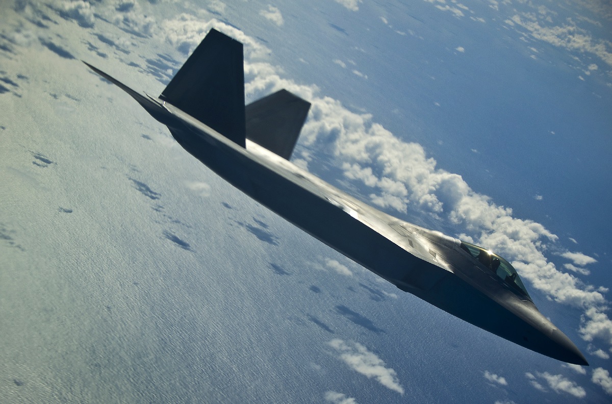 Here's why the U.S. should restart the F-22 Raptor production line ...