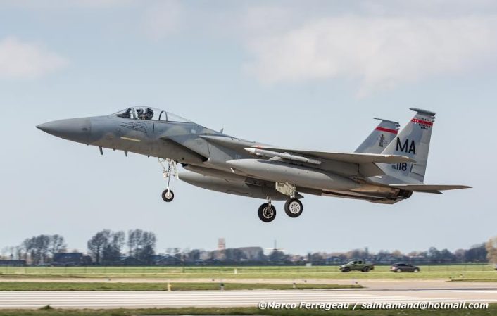 Impressive footage of U.S. F-4s dropping Napalm in Vietnam - The ...