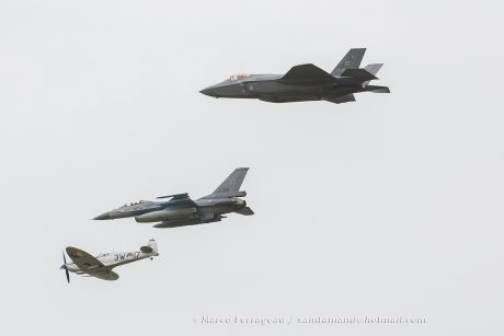 Watch the F-35 perform its international airshow debut with an Air ...