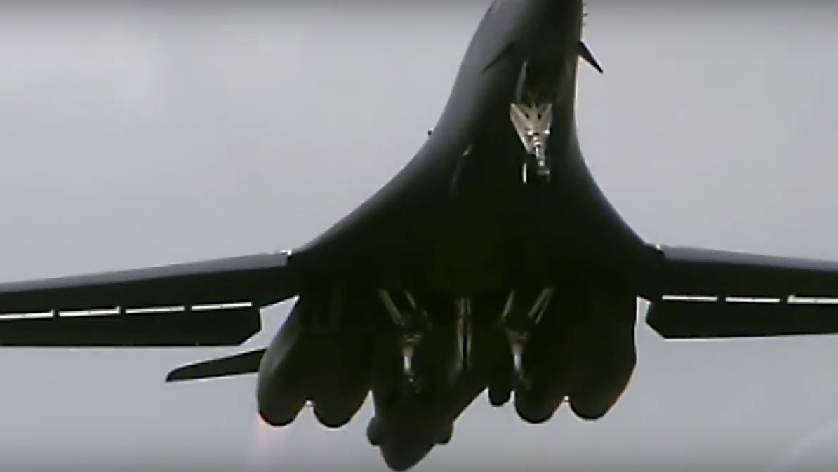 Check out this awesome B-1 bomber head-on take off video - The Aviationist