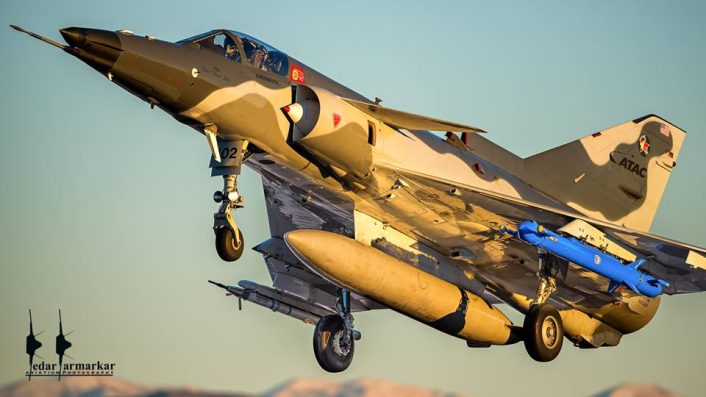 ATAC Civilian Hawker Hunter Crashes Off Honolulu, Pilot Injured During ...