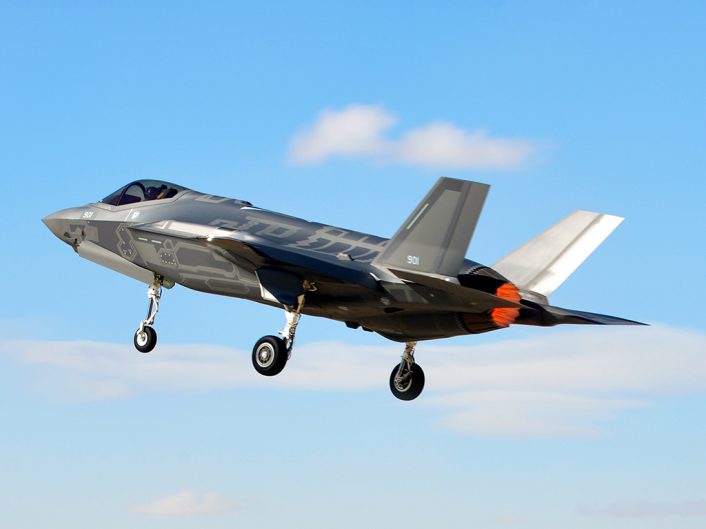 Iran unveils its latest helicopter Toufan 2: an indigenous AH-1 Cobra ...