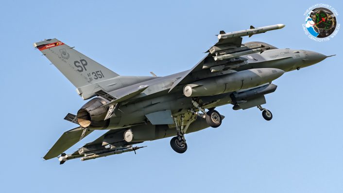 The fighter jet that can fly as a cargo plane: the F-16 VISTA (Variable ...