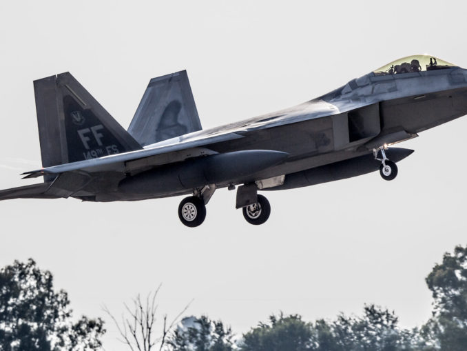 Iranian F-14 Tomcat fighter jets get a modern "splinter" color scheme ...