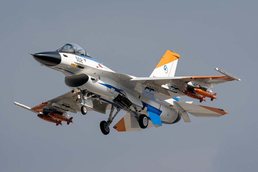 Mitsubishi F-2 "Viper Zero": Japan's Fighter Derived From The F-16 ...