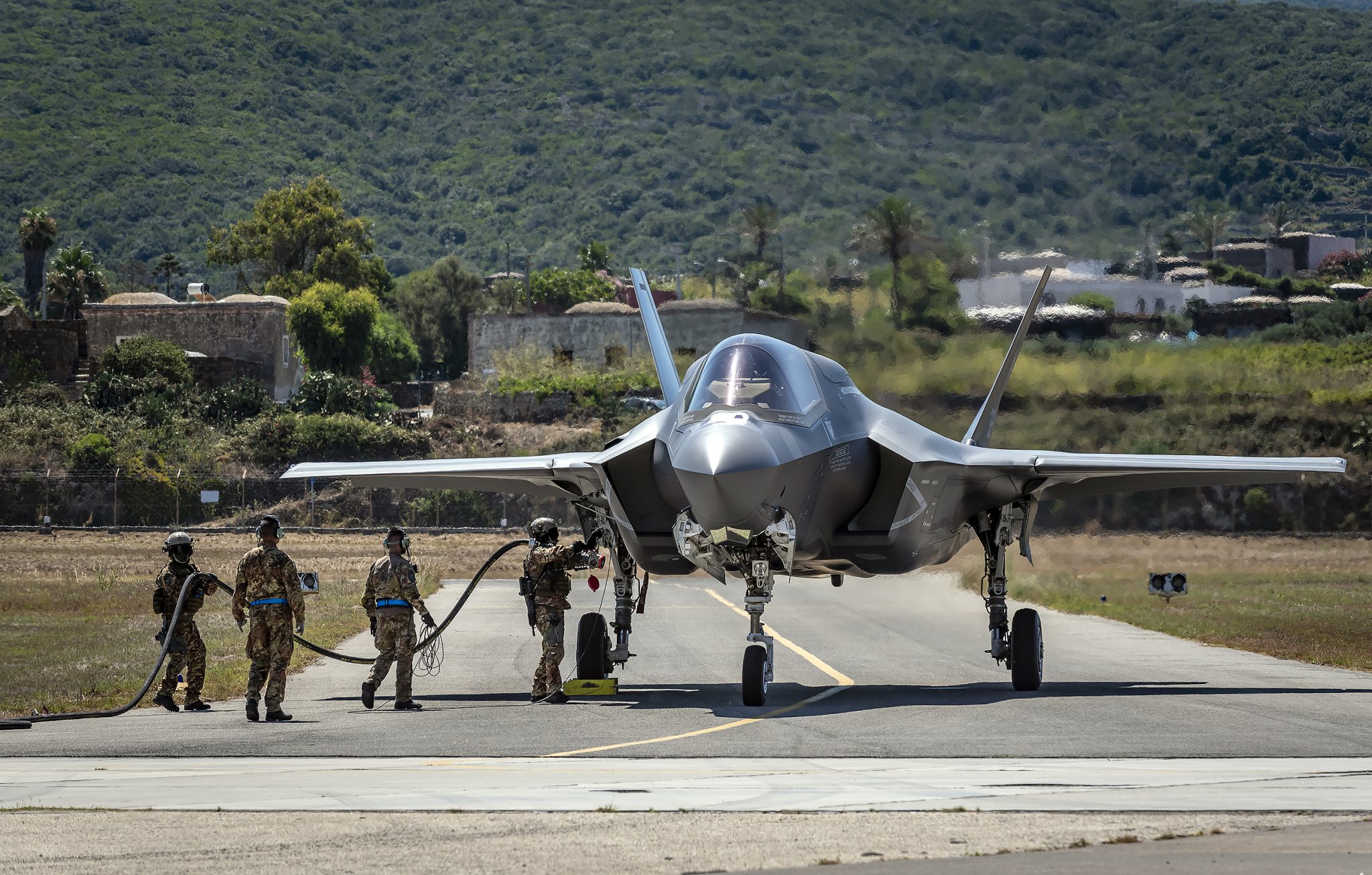 Italian Air Force F-35B Makes Official Debut During Expeditionary Proof ...
