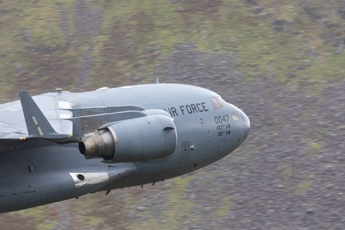 Check Out These Amazing Photos Of A U.S. C-17 Globemaster III Flying ...