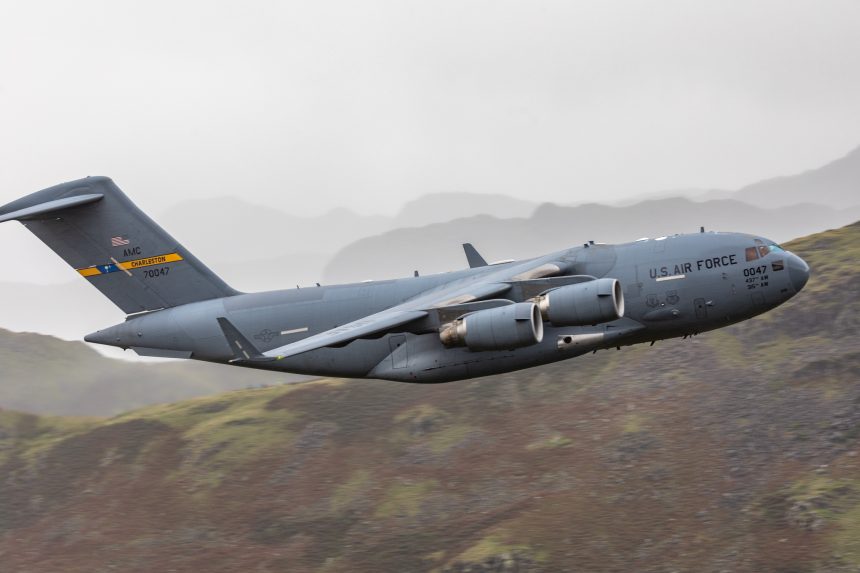 Check Out These Amazing Photos Of A U.S. C-17 Globemaster III Flying ...