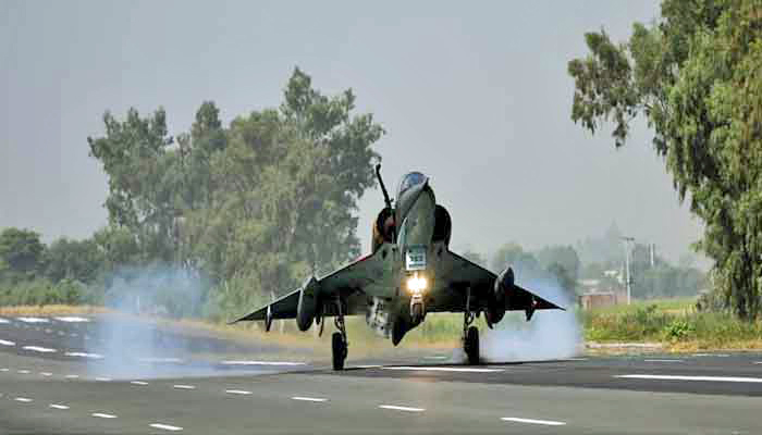 Check Out This Interesting Video of Pakistani Mirage III and F-7PG Jets ...