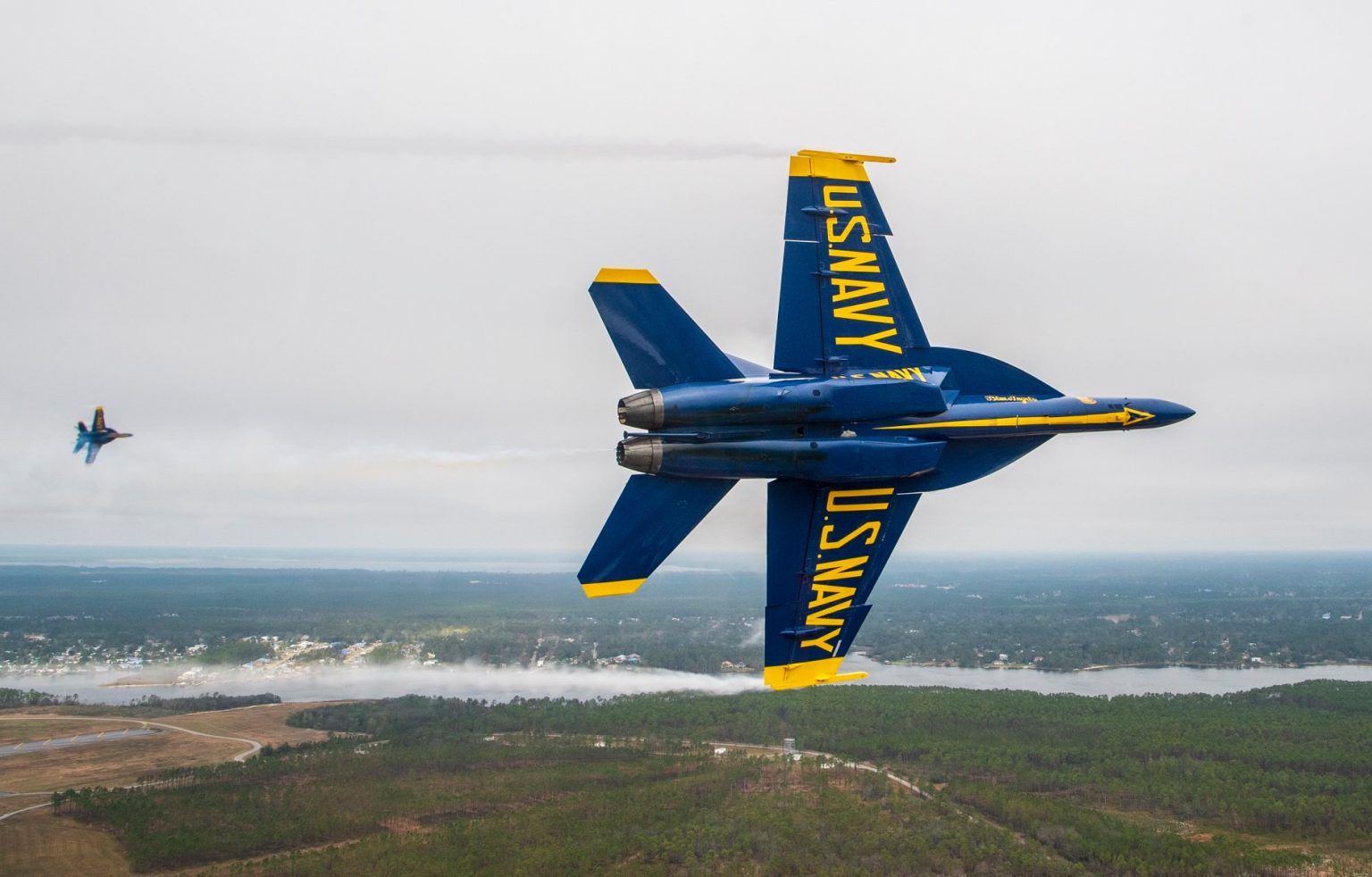Check Out These Photos Of The Blue Angels Flying The Diamond Formation ...