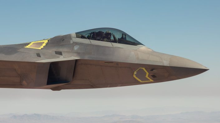 [Photo] F-22 Raptor stealth fighter fires AIM-9 Sidewinder missile ...