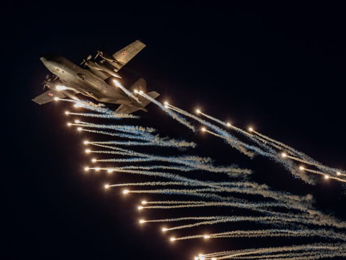 Inverted over the enemy: Mirage 2000 intercepts F-16 upside down - The ...