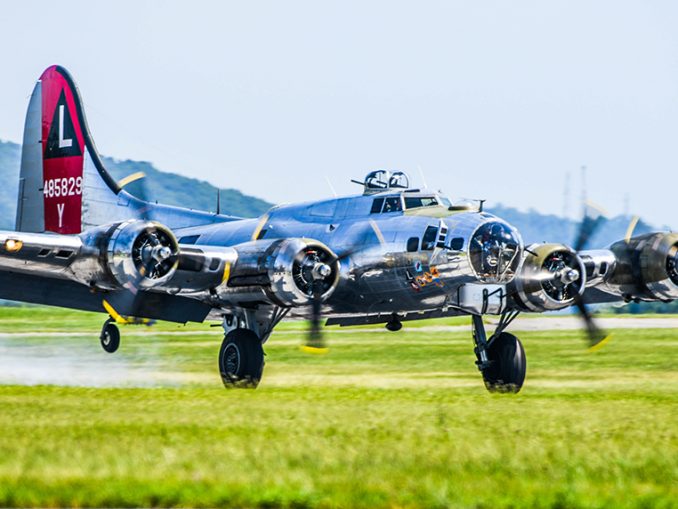 [Photo] Man-carrying pod used on U.S. P-38 Lightning during WWII - The ...