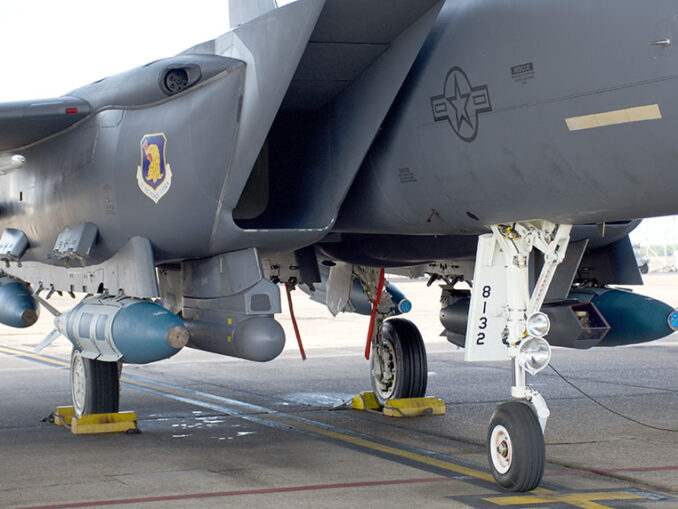 This photo shows all the weapons the F-35 Joint Strike Fighter is ...