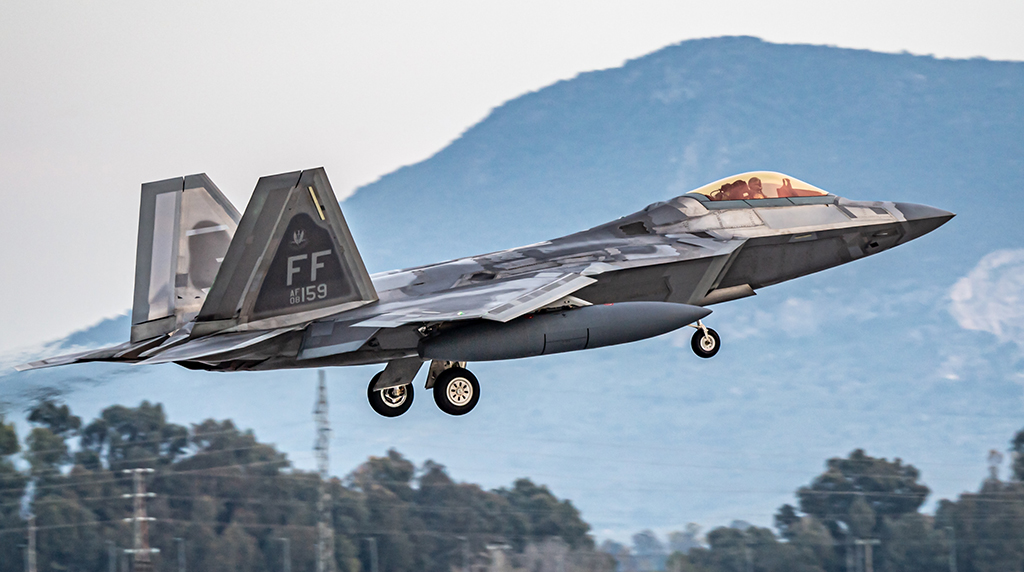 Here Are The First Photos Of The F-22s The U.S. Is Deploying To UAE ...