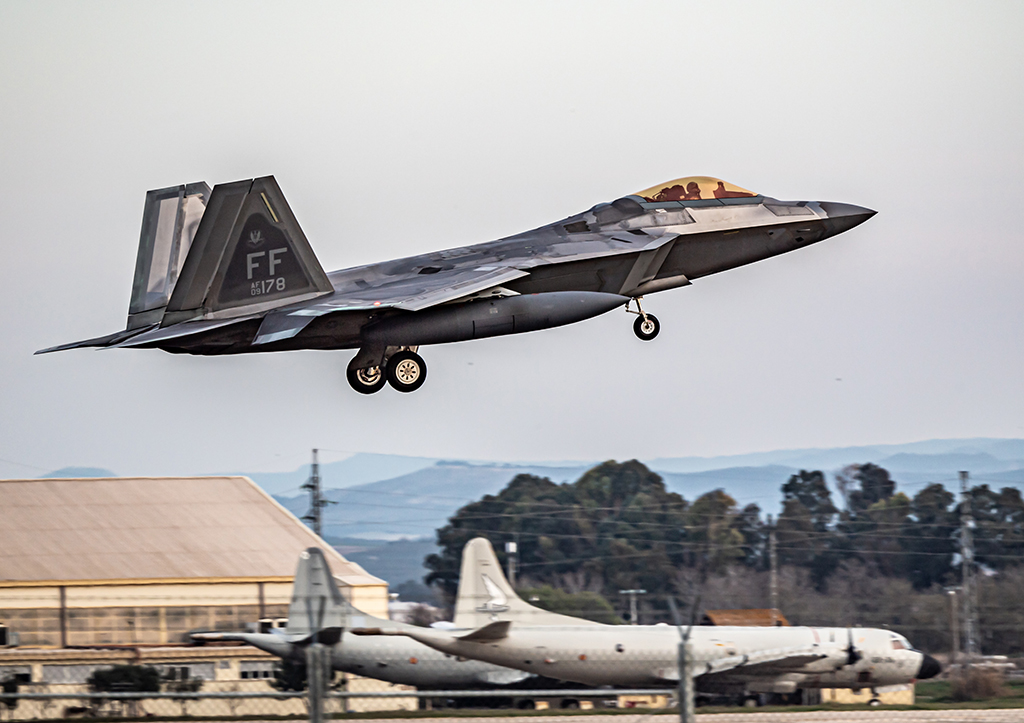 Here Are The First Photos Of The F-22s The U.S. Is Deploying To UAE ...