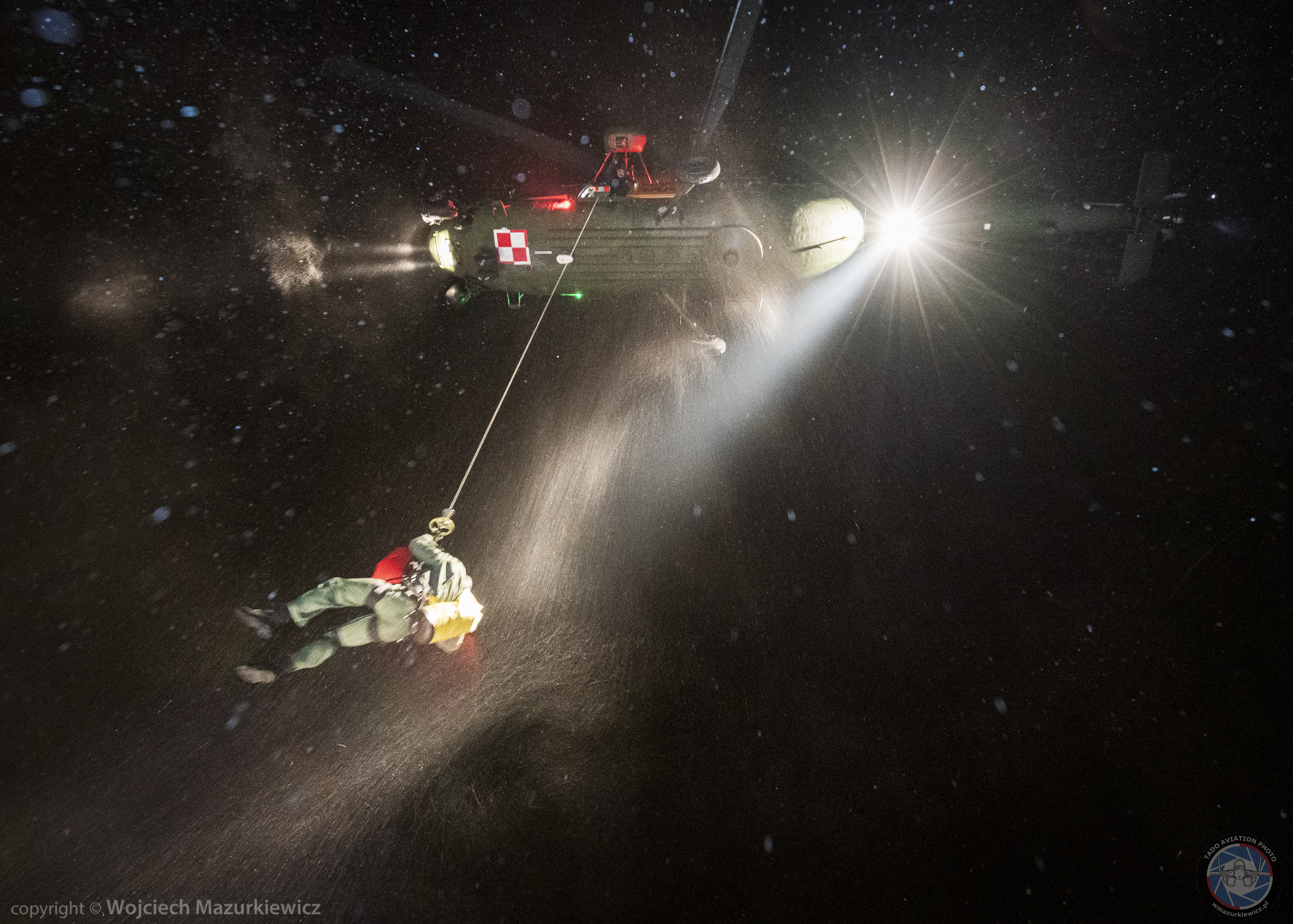 Spectacular Shots of Polish SAR Helicopter Crews in Winter Training ...