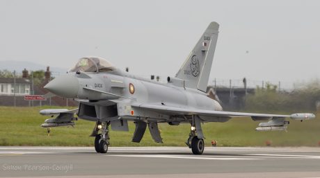 [Photo] Eurofighter Typhoon with stuck nose landing gear after take off ...