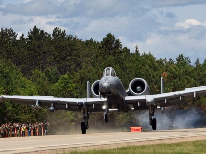 Enjoy a Guided Tour Inside the E-4B NAOC Doomsday Plane - The Aviationist