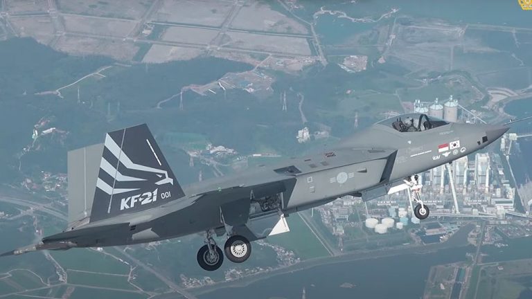 South Korea’s KF-21 Boramae Refuels From KC-330 During Historic First ...
