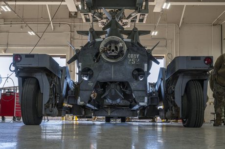 Pre-Loaded Bombs Installed On B-1B Lancer Bomber For First Time In 30 ...