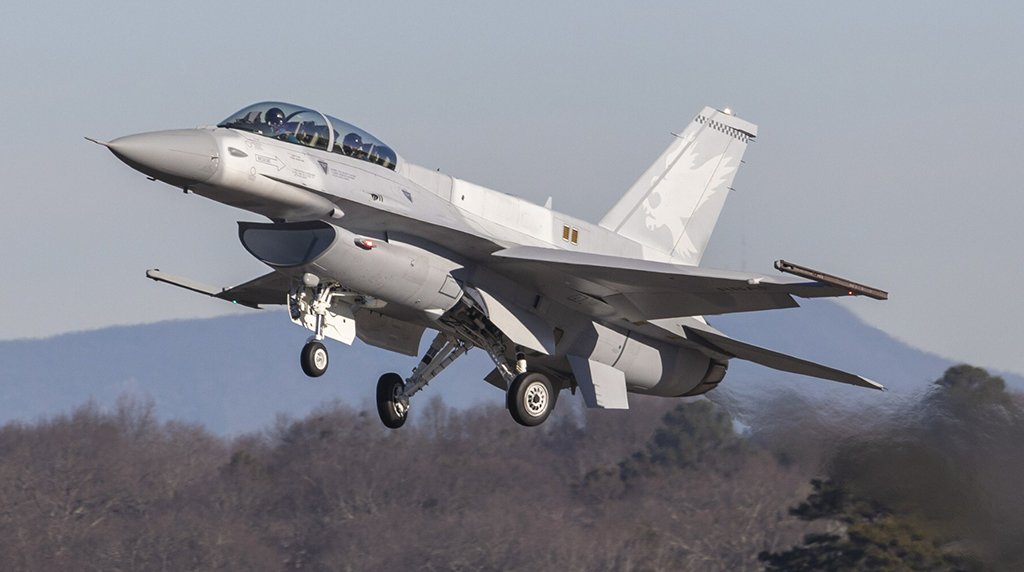 First F 16 Block 70 Jet Makes Maiden Flight The Aviationist