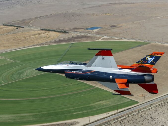 Unique formation: F-15, F-22, Su-30, Mig-29N, BAE Hawk and F/A-18 ...