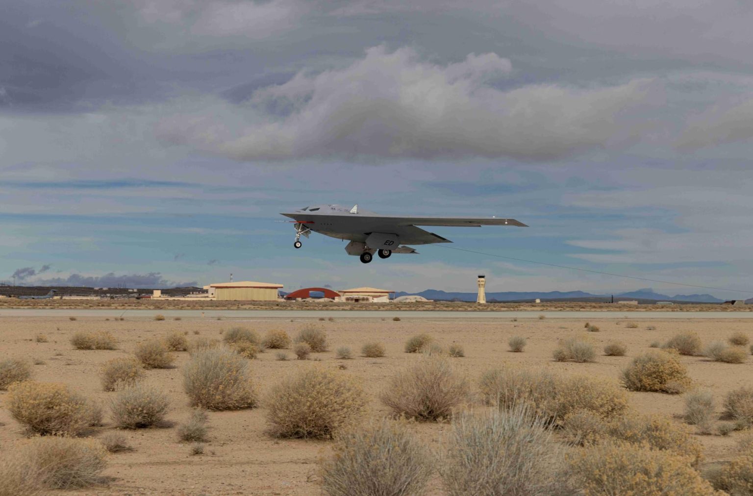 U.S. Air Force Releases First Photo Of B-21 Raider Bomber In Flight ...