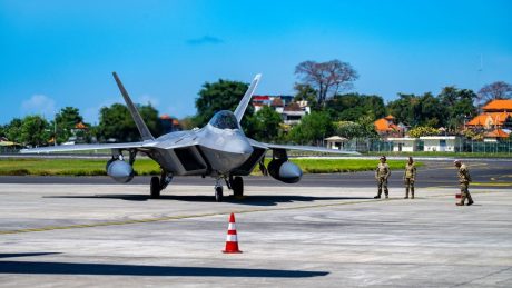U.S. Air Force Awards RTX $1 Billion Contract to Upgrade F-22 Sensors ...