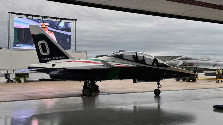 New M-346 Jet For The Frecce Tricolori Display Team Breaks Cover - The ...