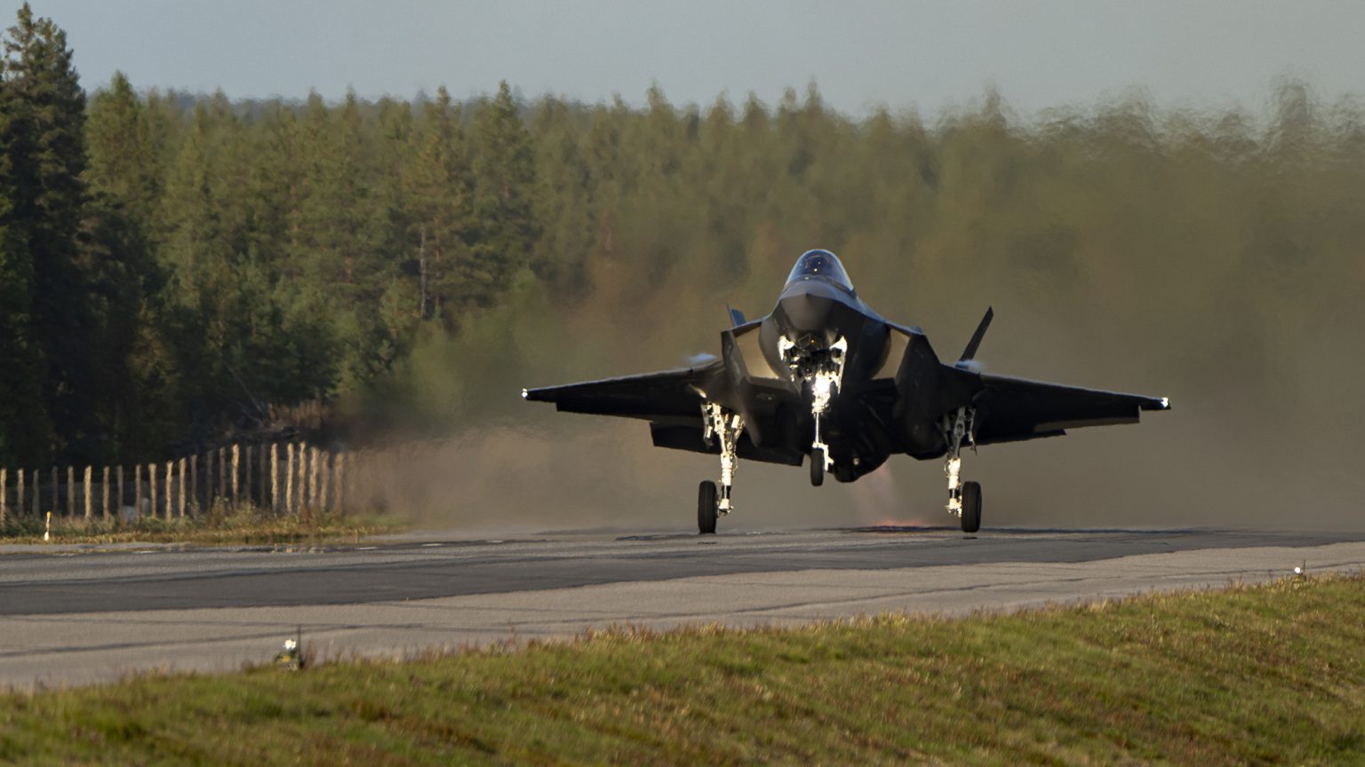 U.S. F-35A Jets Land On A Highway Strip In Finland For The First Time ...