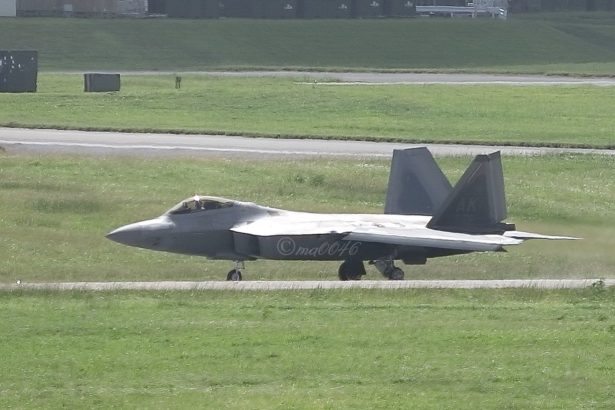 Unique Photos and Footage Capture an F-22 Raptor Aborting Takeoff After ...